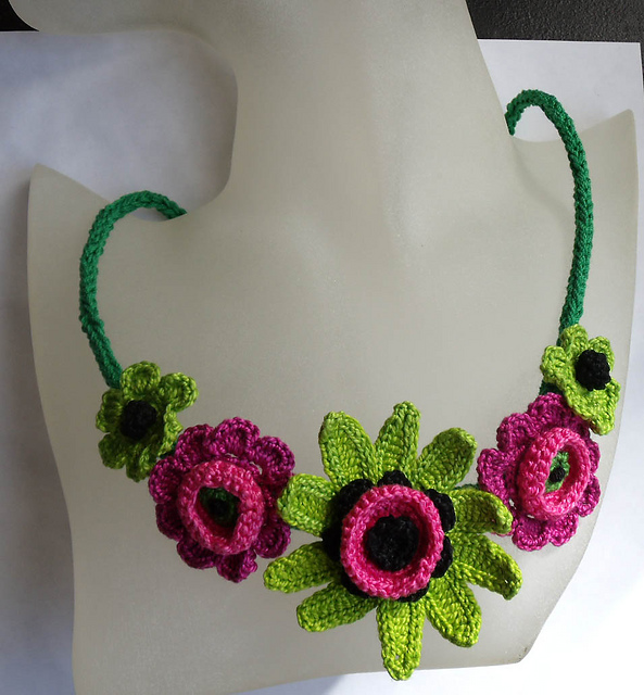 Ravelry: Summer Flower Necklace pattern by Tatiana Brestovanska