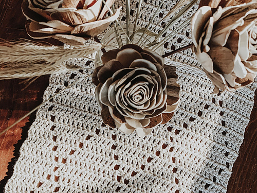Ravelry: Lattice Table Runner pattern by Laura Gubata