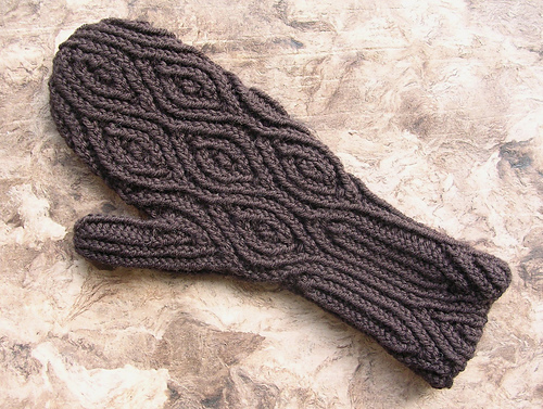 Ravelry: Almond Mittens pattern by Dagmar Mora