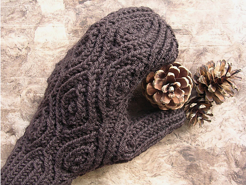 Ravelry: Almond Mittens pattern by Dagmar Mora