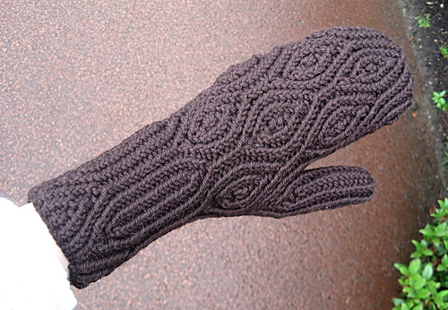 Ravelry: Almond Mittens pattern by Dagmar Mora
