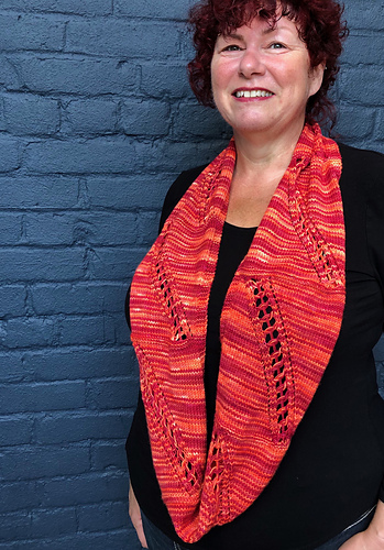 Ravelry: Scarboro Cowl pattern by Fiona Ellis