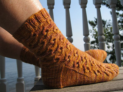 Ravelry: Bubbly Socks pattern by verybusymonkey