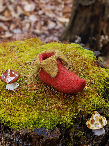 Ravelry: Elf Shoes pattern by pamela wynne