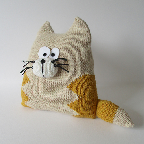 Ravelry: Cat Cushion pattern by Amanda Berry