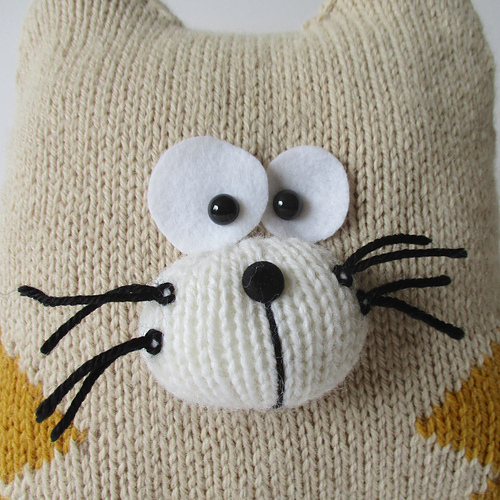 Ravelry: Cat Cushion pattern by Amanda Berry