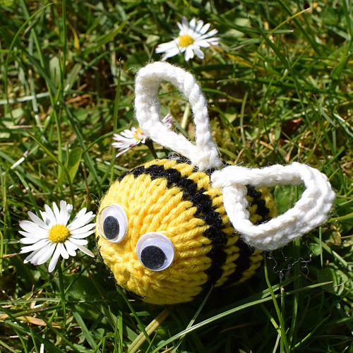 Ravelry: Dizzy Bee pattern by Amanda Berry