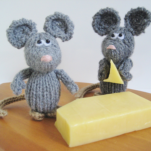Ravelry: Dinky Mice pattern by Amanda Berry
