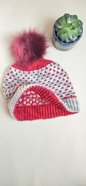 Ravelry: Honeycombe Reversible Beanie pattern by Susanna Biaye