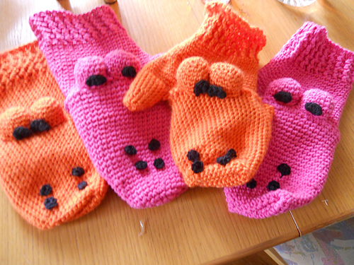 Ravelry: Dino-mittens pattern by Sandra Åhlberg