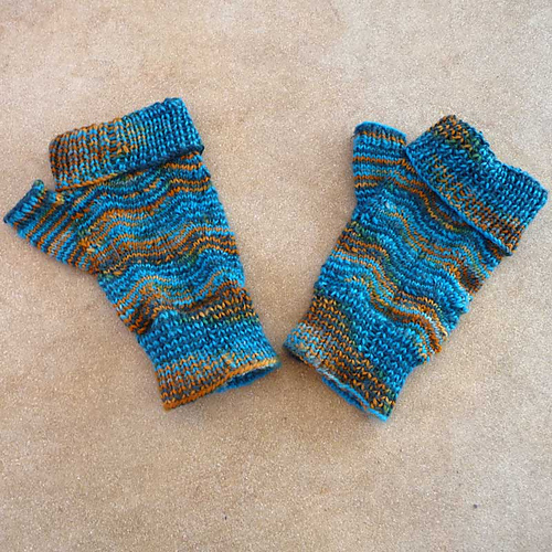 Ravelry: Ripple Wave Fingerless Mitts pattern by Kate Lore Designs