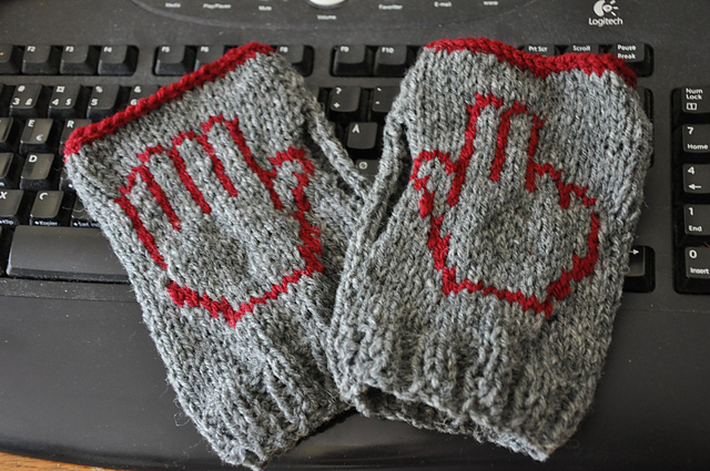 Ravelry: frankiesoup's Pro-gamer gloves