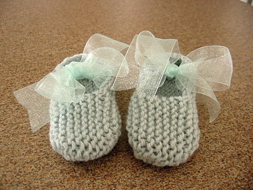 Ravelry: Baby Slippers pattern by Zoë Mellor