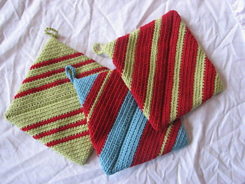 Ravelry: Double Thick Diagonally Striped Potholder pattern by Andrea Mielke