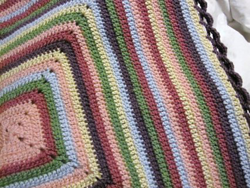 Ravelry: no seam granny square pattern by Angela Grabowski