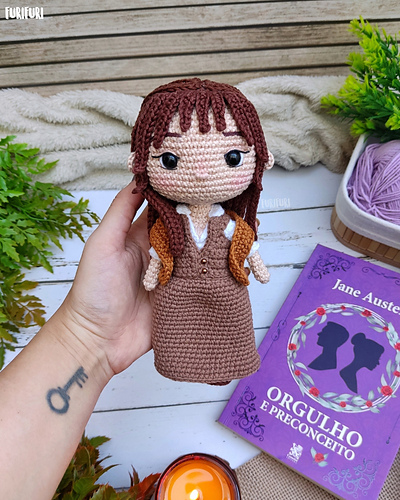 Ravelry: Elizabeth Bennet Amigurumi pattern by Ana Karolina Ramalho