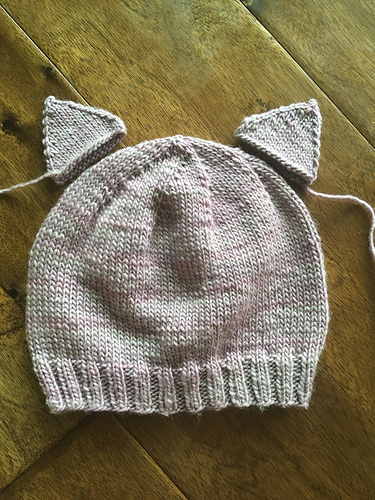 Ravelry: Kitty Ears Baby Hat pattern by Larissa Gregorin