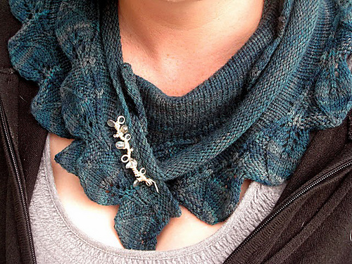 Ravelry: Cedar Leaf Shawlette pattern by Alana Dakos