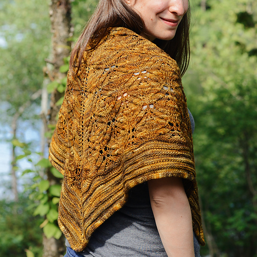 Ravelry: Snakes and Spiders Shawl pattern by Gabrielle Vézina