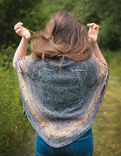 Ravelry: Miraflora Shawl MKAL pattern by Gabrielle Vézina