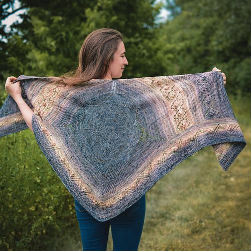 Ravelry: Miraflora Shawl MKAL pattern by Gabrielle Vézina
