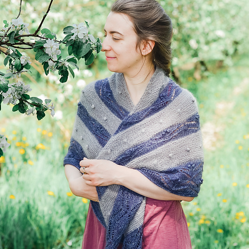 Ravelry: Dewdrops Shawl pattern by Gabrielle Vézina