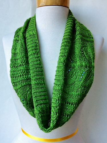 Ravelry: Shimmering Leaves Cowl pattern by Galzanne Knits
