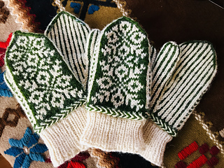 Ravelry: garnlek's Julvanten 2020