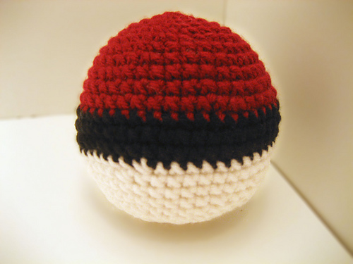 Ravelry: Pokemon Poke Ball pattern by gensquared