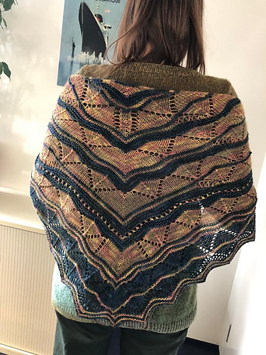 Ravelry: Curved Triangle Shawl pattern by Iris Schreier