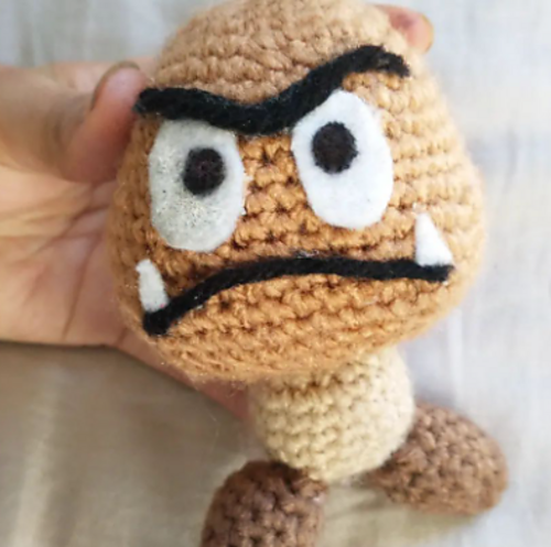 Ravelry: Super Mario Bros Goomba pattern by Naomi Chuan