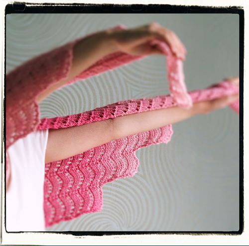 Ravelry: Little Angel Wings Wrap pattern by Giddy Davies