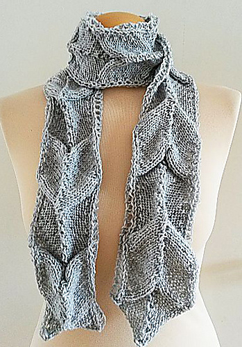 Ravelry: Pleated Arrow Scarf pattern by Jen Giezen