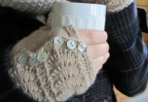 Ravelry: Spatterdash Wristwarmers pattern by Dagmar Mora