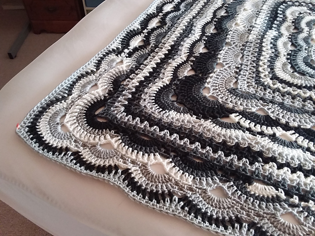 Ravelry: gingersnapper's Victoria's German Shells Blanket Pattern