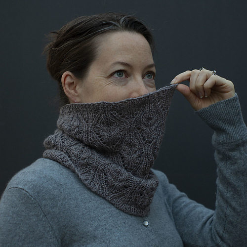 Ravelry: Valency Cowl pattern by Virginia Sattler-Reimer