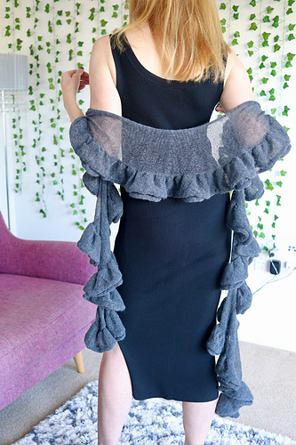 Ravelry: "Ruffles on Ruffles" Scarf pattern by Lauren Riker