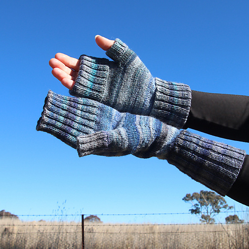 Ravelry: Vanilla Flip Mitts pattern by Niina Talikka