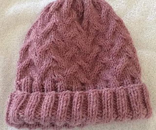 Ravelry: Tuque minis torsades pattern by Francine Roy