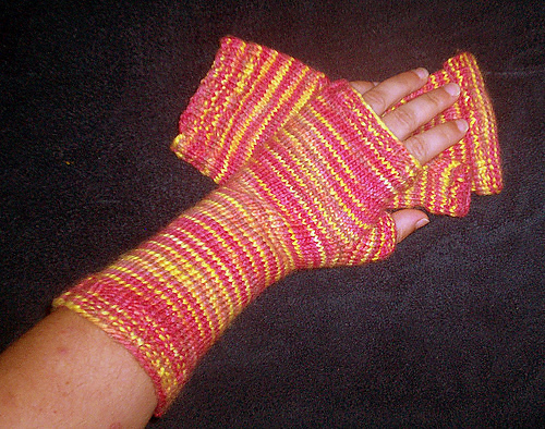 Ravelry: Simple Sevens Gauntlets pattern by Jessica Meredith