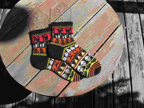 Ravelry: Spooky Socks pattern by Kristen McLaren
