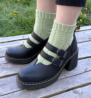 Ravelry: Ferny Fronds Socks pattern by Liz Harris
