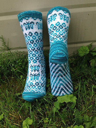 Ravelry: Sommerfuglsokken pattern by Gro Andersen