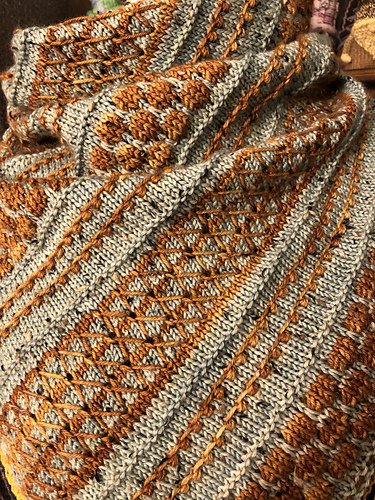 Ravelry: Killer Queen Cowl pattern by Mary Annarella