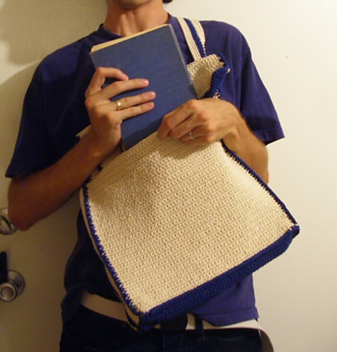 Ravelry: Robaato Messenger Bag pattern by Michelle M.