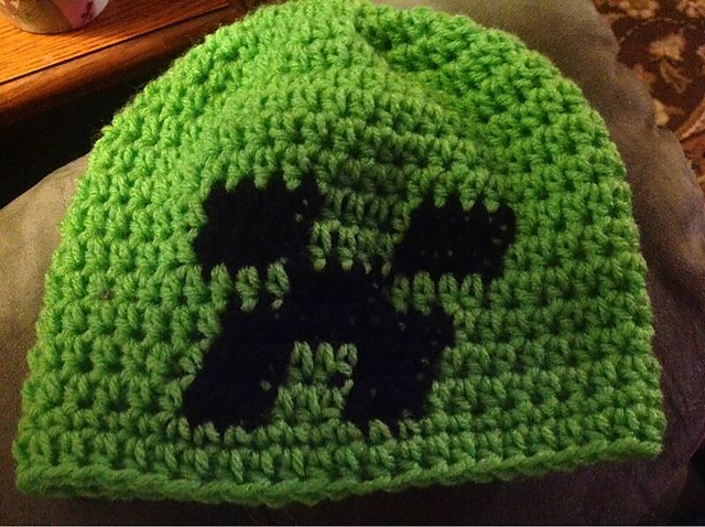 Ravelry: Minecraft creeper hat pattern by Amy Marlatt
