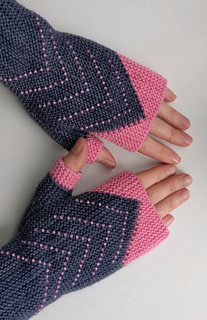 Ravelry: Fast Forward Beaded Mitts pattern by Galina Zapletnuka
