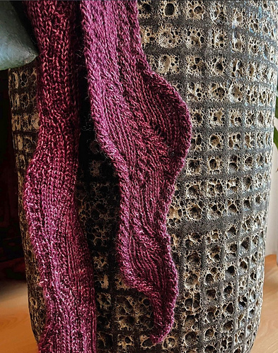 Ravelry: Quicksand Scarfette pattern by Hanna Maciejewska