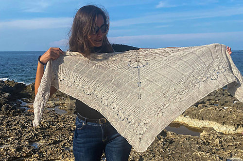 Ravelry: Zina Shawl pattern by Hanna Maciejewska
