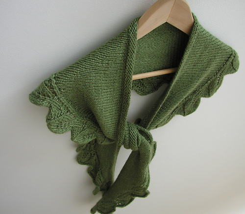 Ravelry: Cedar Leaf Shawlette pattern by Alana Dakos